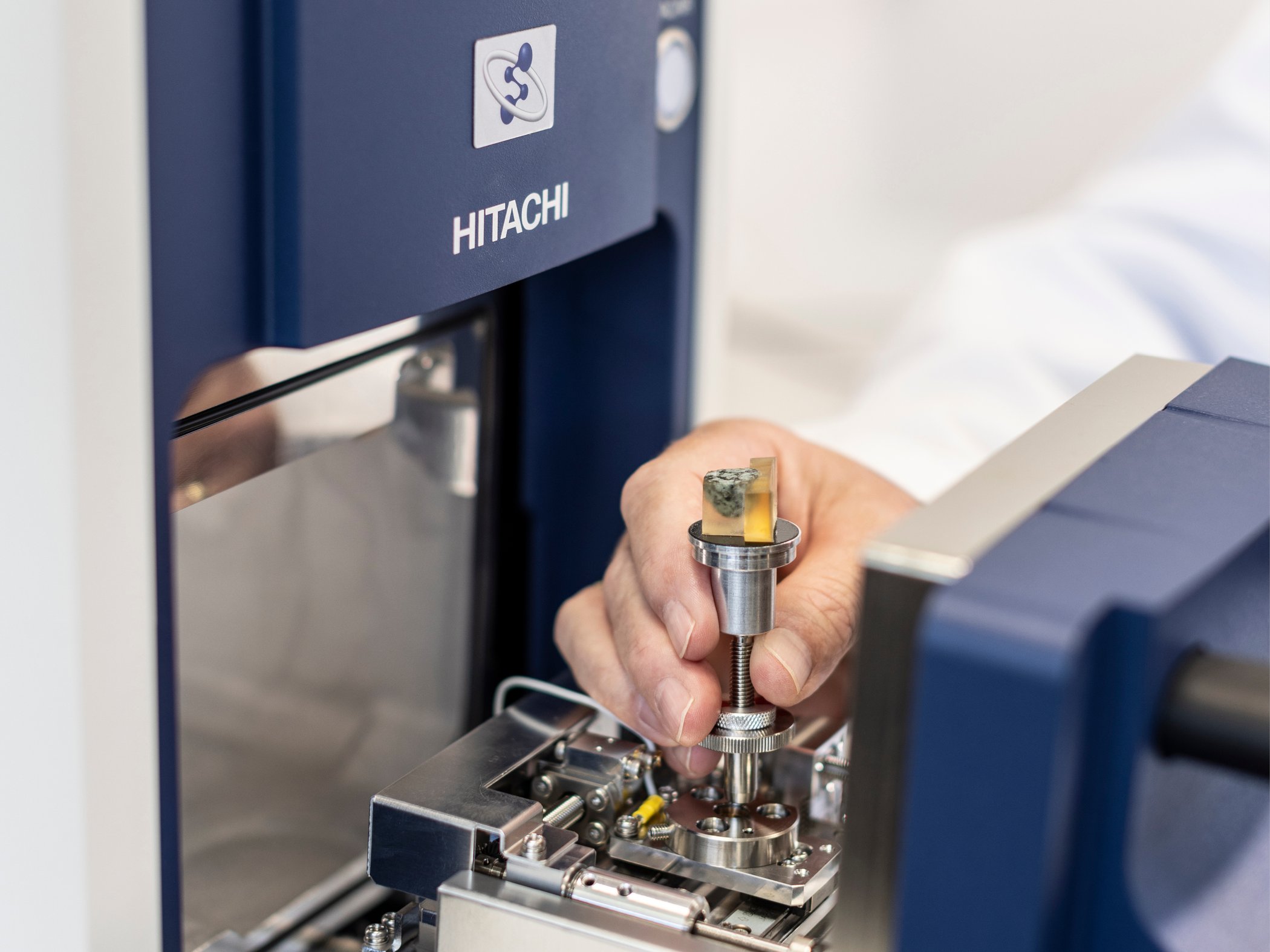 The Hitachi TM4000PlusIII – Bringing High-Performance SEM to the Tabletop